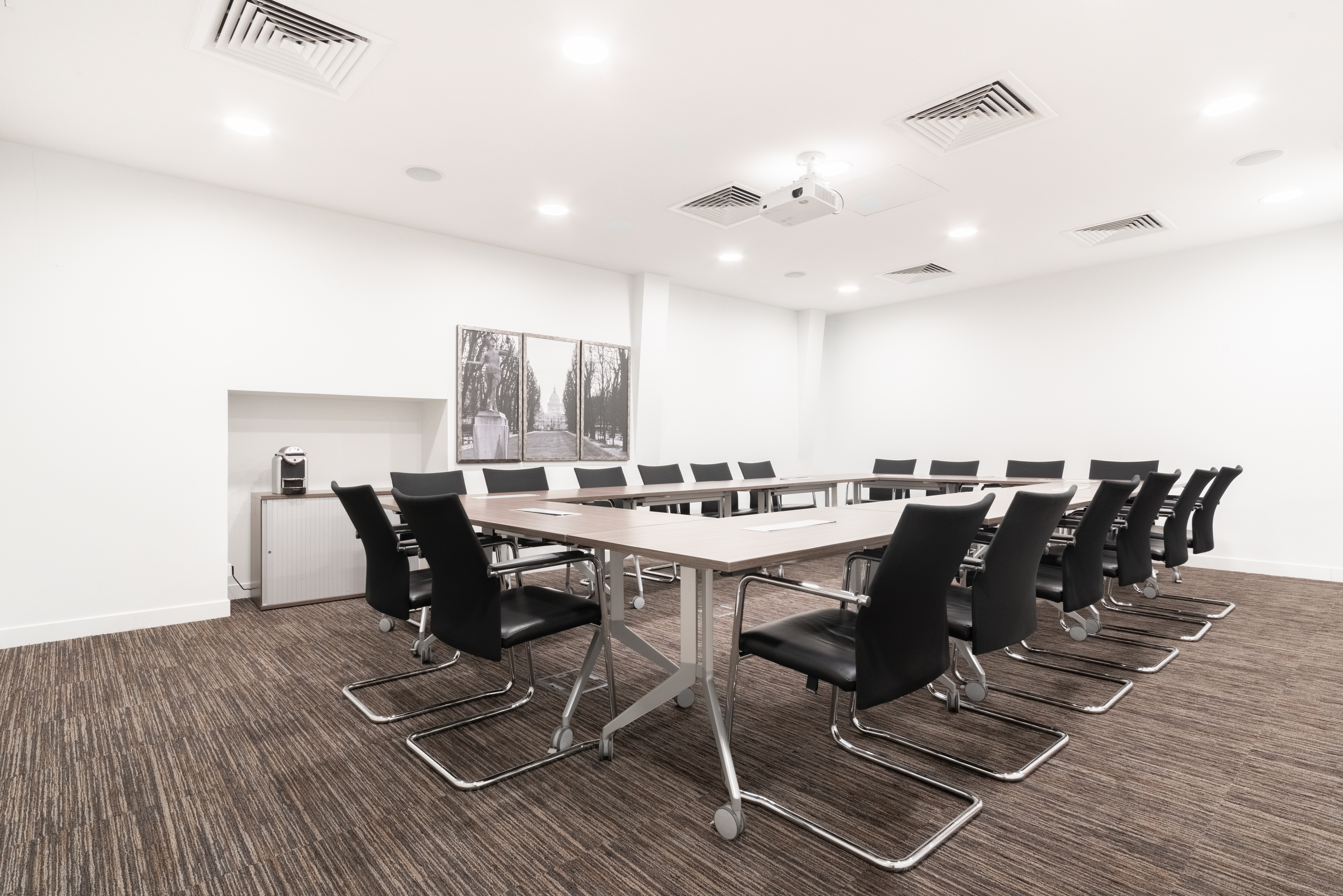 Coworking space on Signature by Regus Paris, Signature, Faubourg St ...