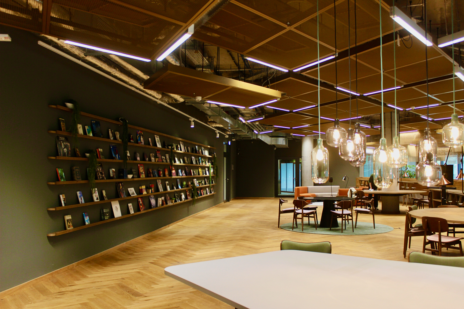 Coworking space on EDGE Workspaces Grand Central Berlin, Berlin - Book ...