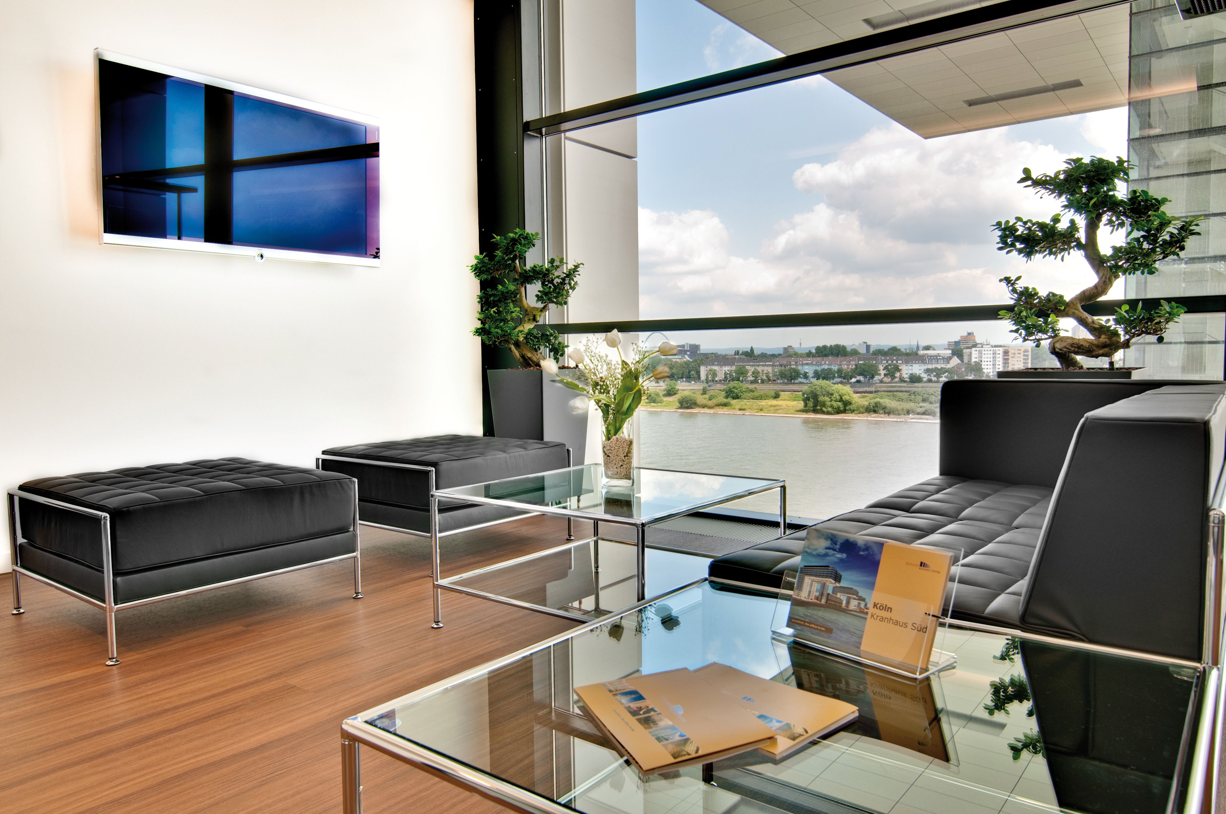 Coworking space on Signature by Regus Cologne, Signature Kranhaus South ...