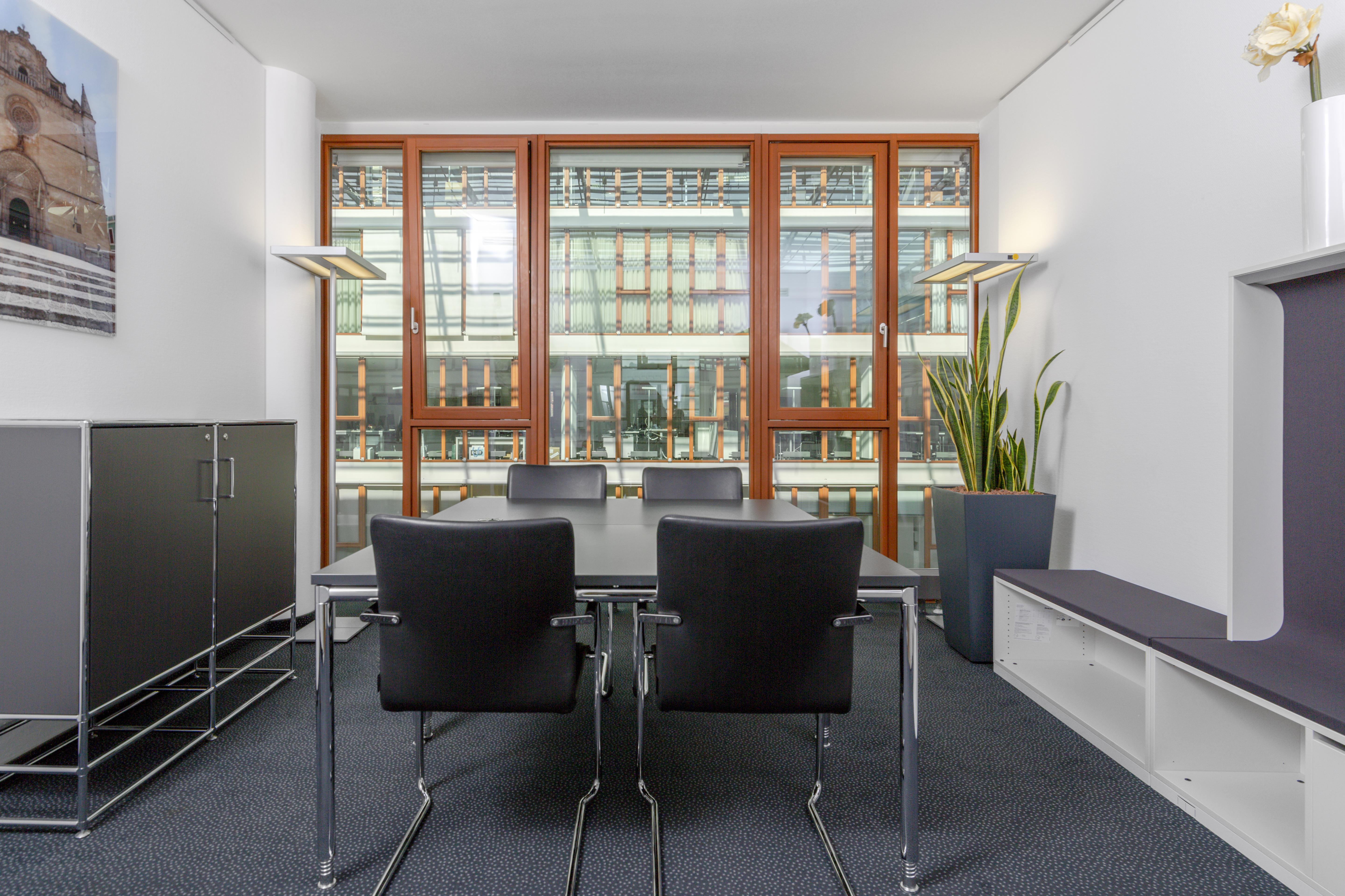 Coworking space on Signature by Regus Stuttgart, Signature Konigstrasse ...