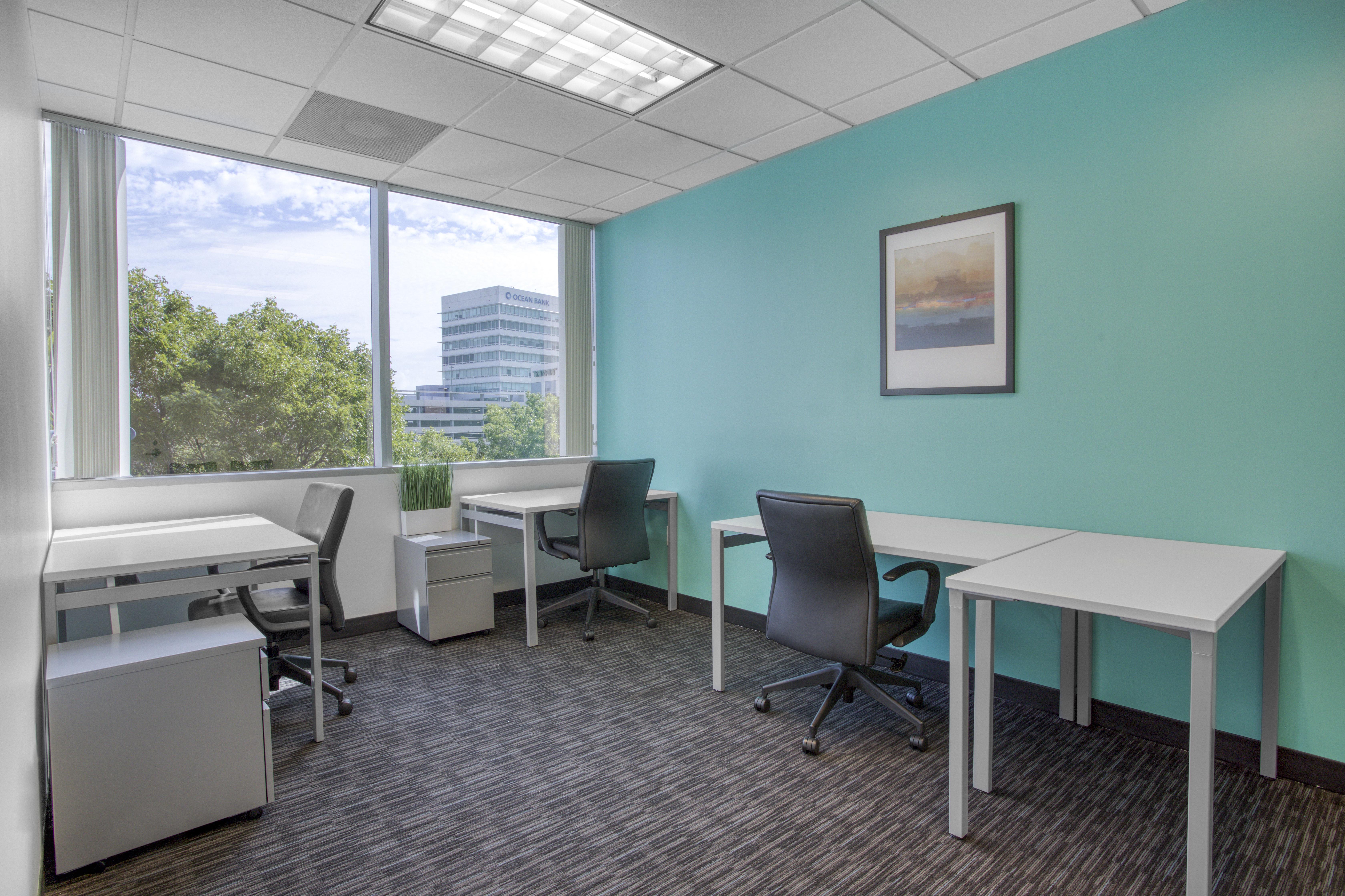 Coworking Space at Regus Florida, Aventura Corporate Center, Miami ...